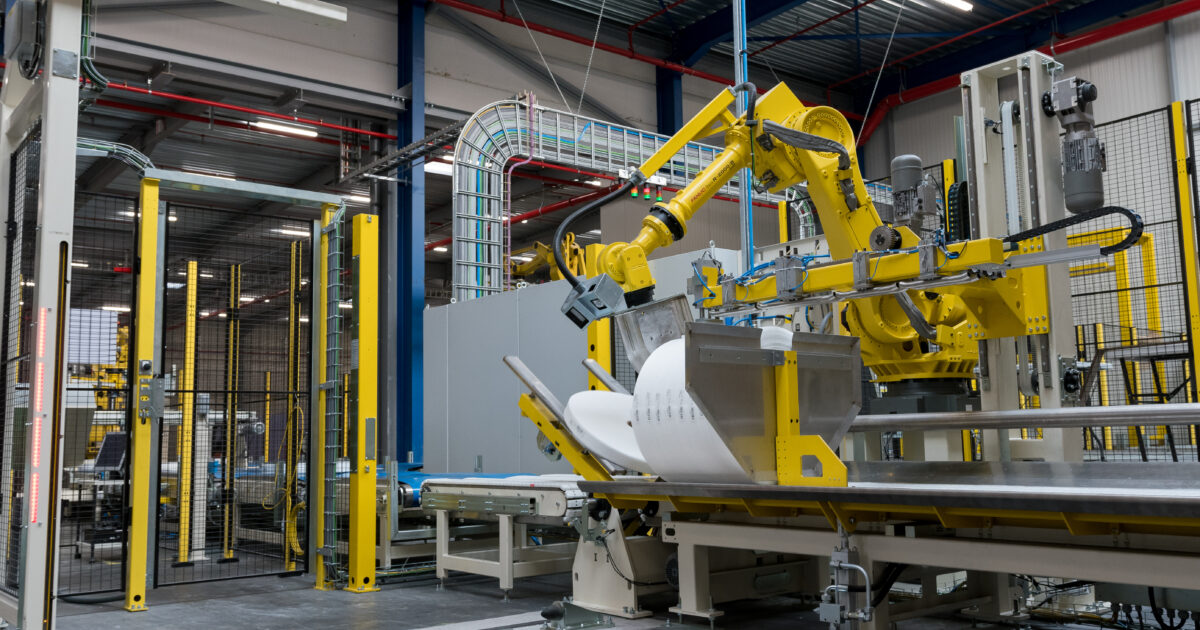 Handling en verpakking van nonwoven rollen voor TWE. | Fraxinus